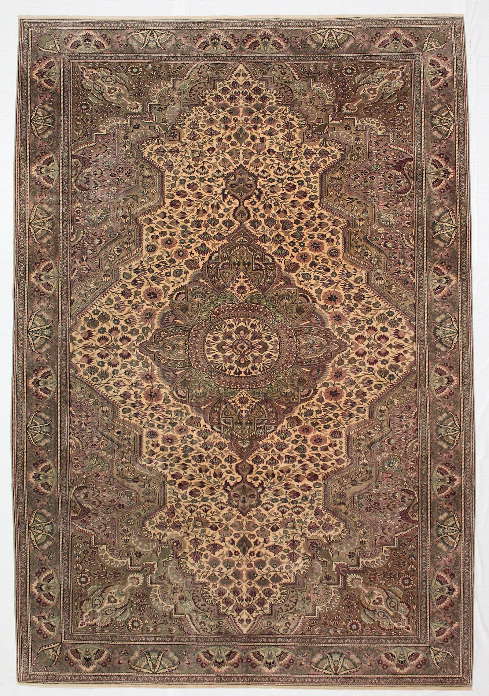 Ivory Kayseri Rug #14405 • 7′0″ x 10′2″ • Wool on Cotton • Hasan's Rugs